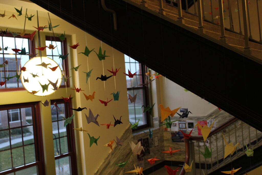 1,000 Paper Cranes on Display in Glatfelter Hall | The Gettysburgian.